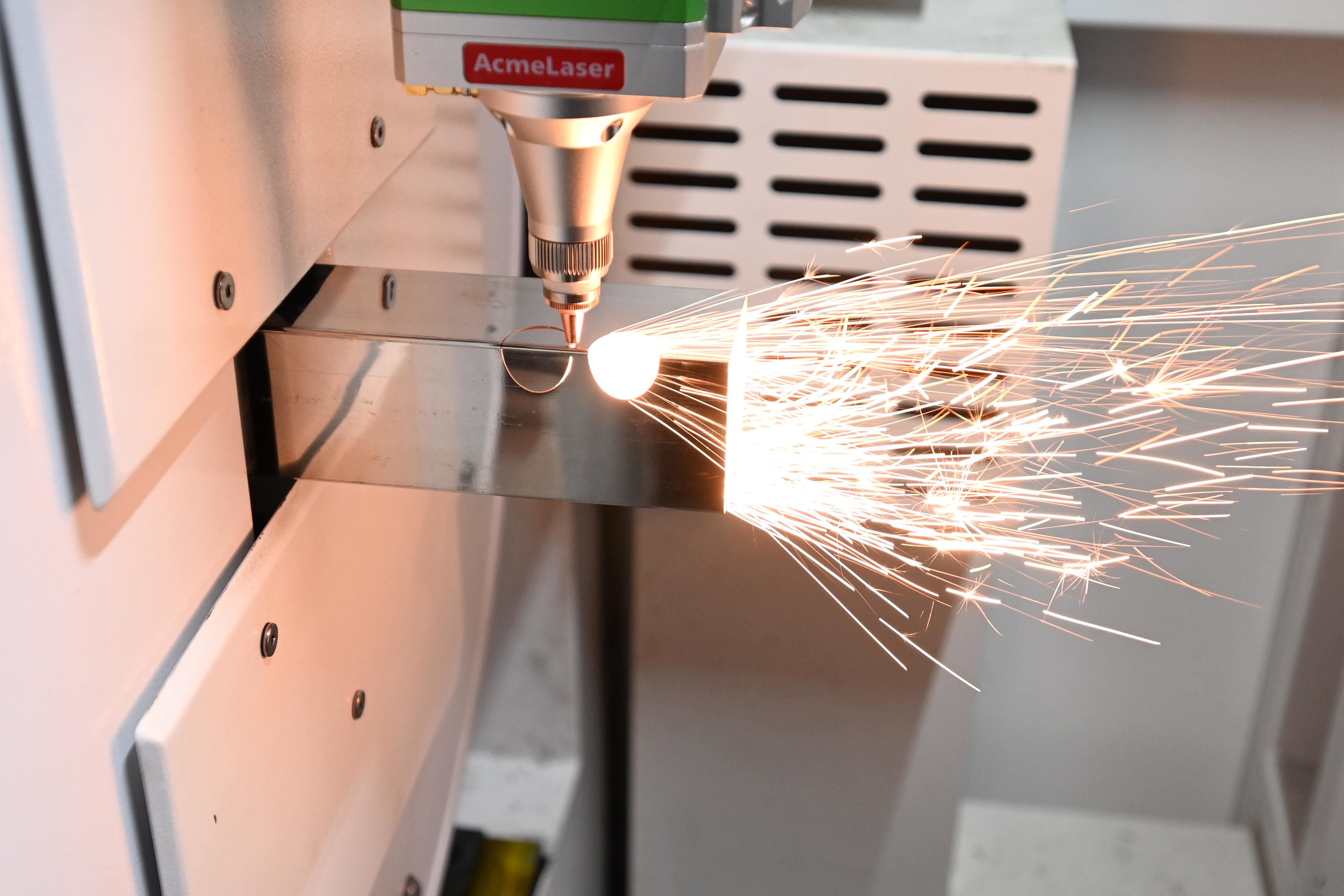 fiber laser cutting machine, steel tube laser cutting machine, high ...